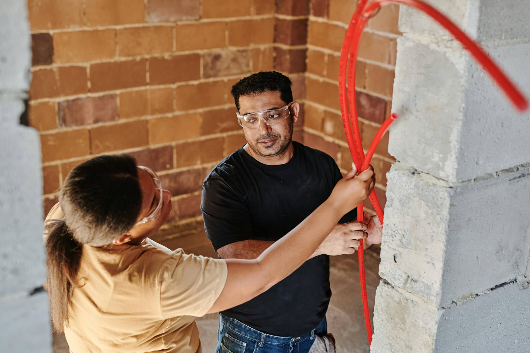 VAs for Plumbing Businesses - Pineapple | Virtual Assistant Hub
